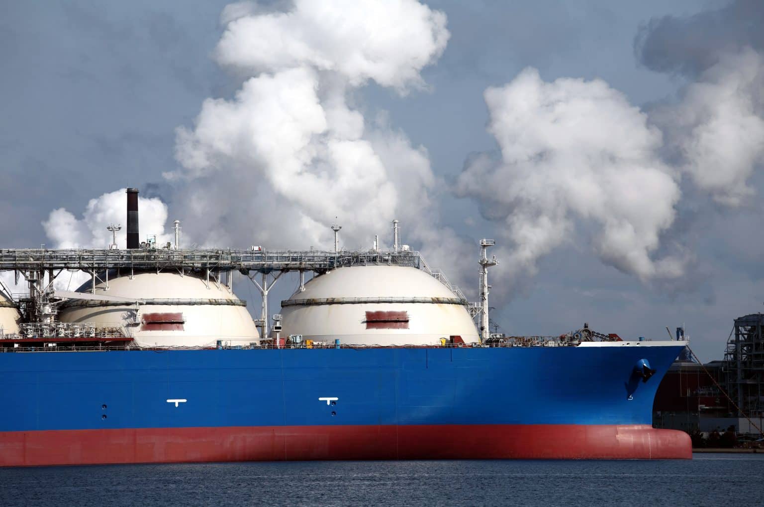 LNG（液化天然ガス）とは？特徴・用途やLPGとの違いまでご紹介！ - accel.